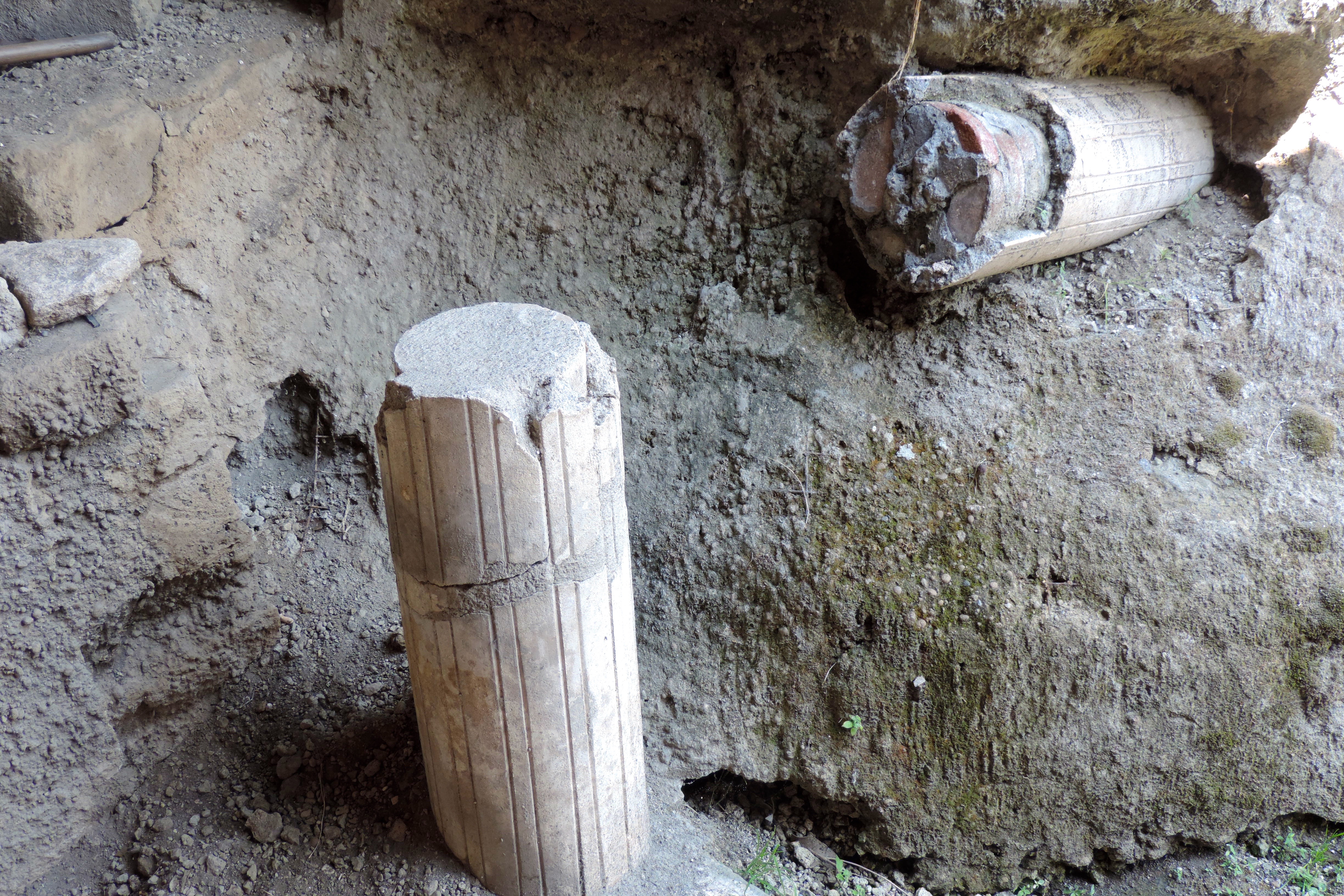 Broken columns at Oplontis