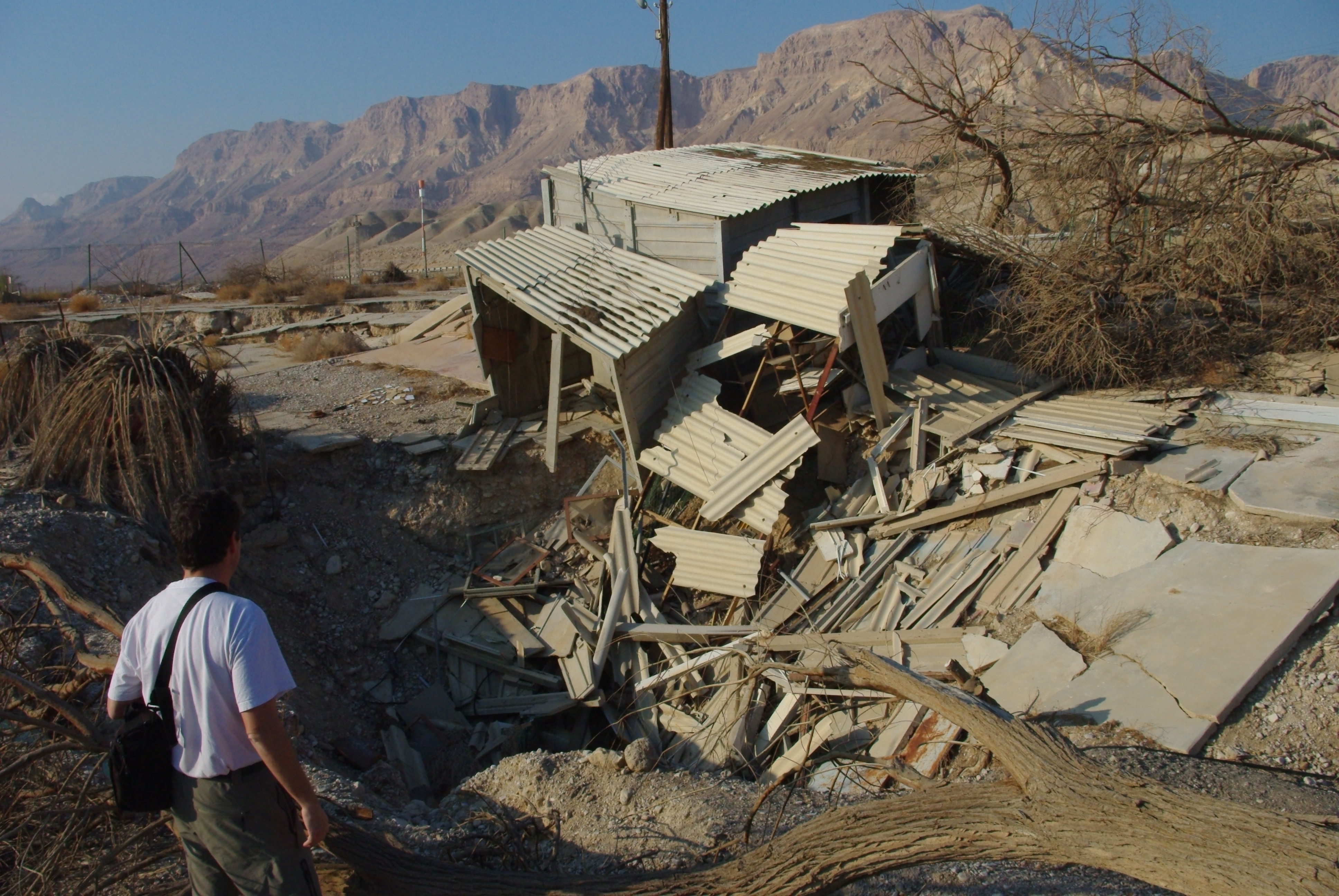 Frumkin_sinkholes Fig 2_En Gedi destruction